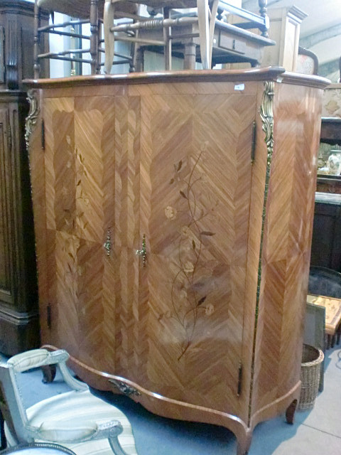 On The Water | Louis' Antiques incorporating The Perth Antique Centre